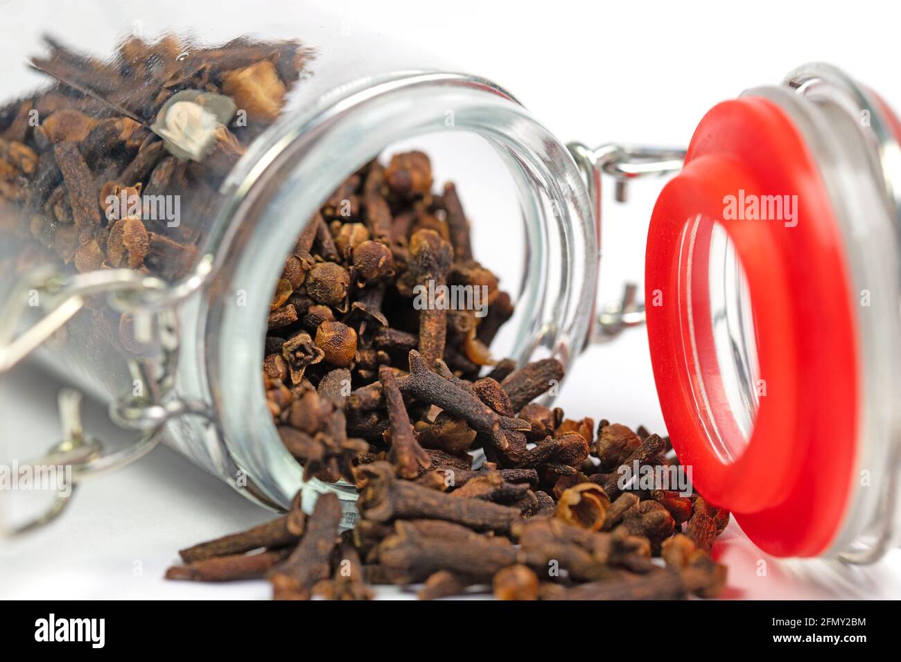 Cloves in a mason jar Stock Photo - Alamy