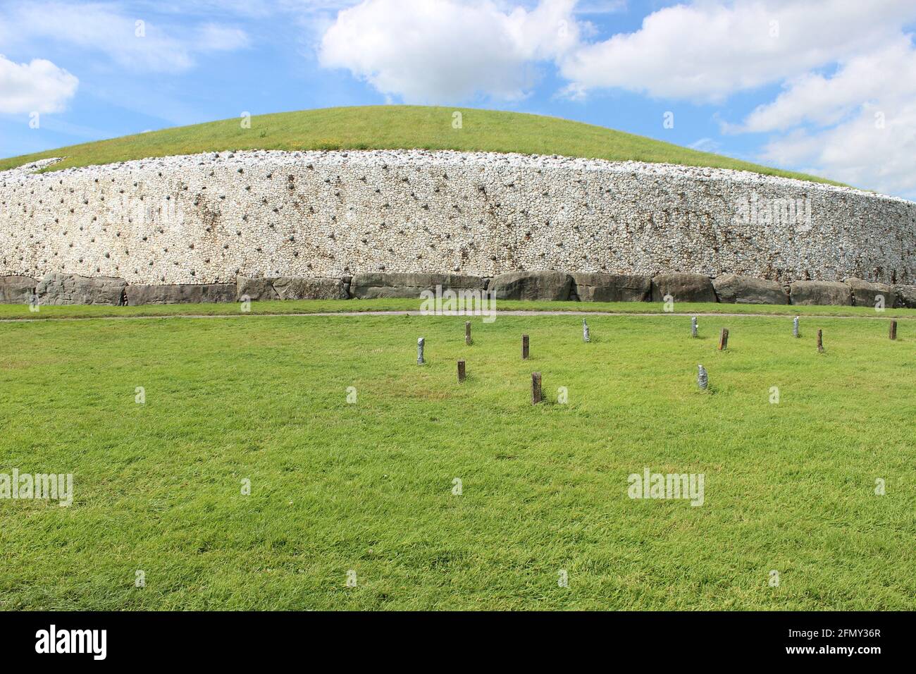 White quartz and volcanic rock facade at newgrange hi-res stock ...