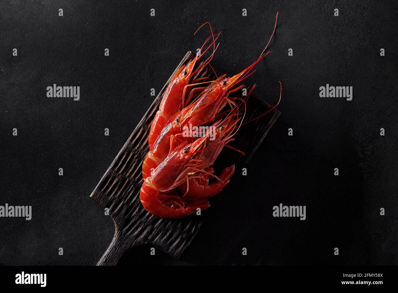 Top view of raw giant red prawns on serving board Stock Photo - Alamy