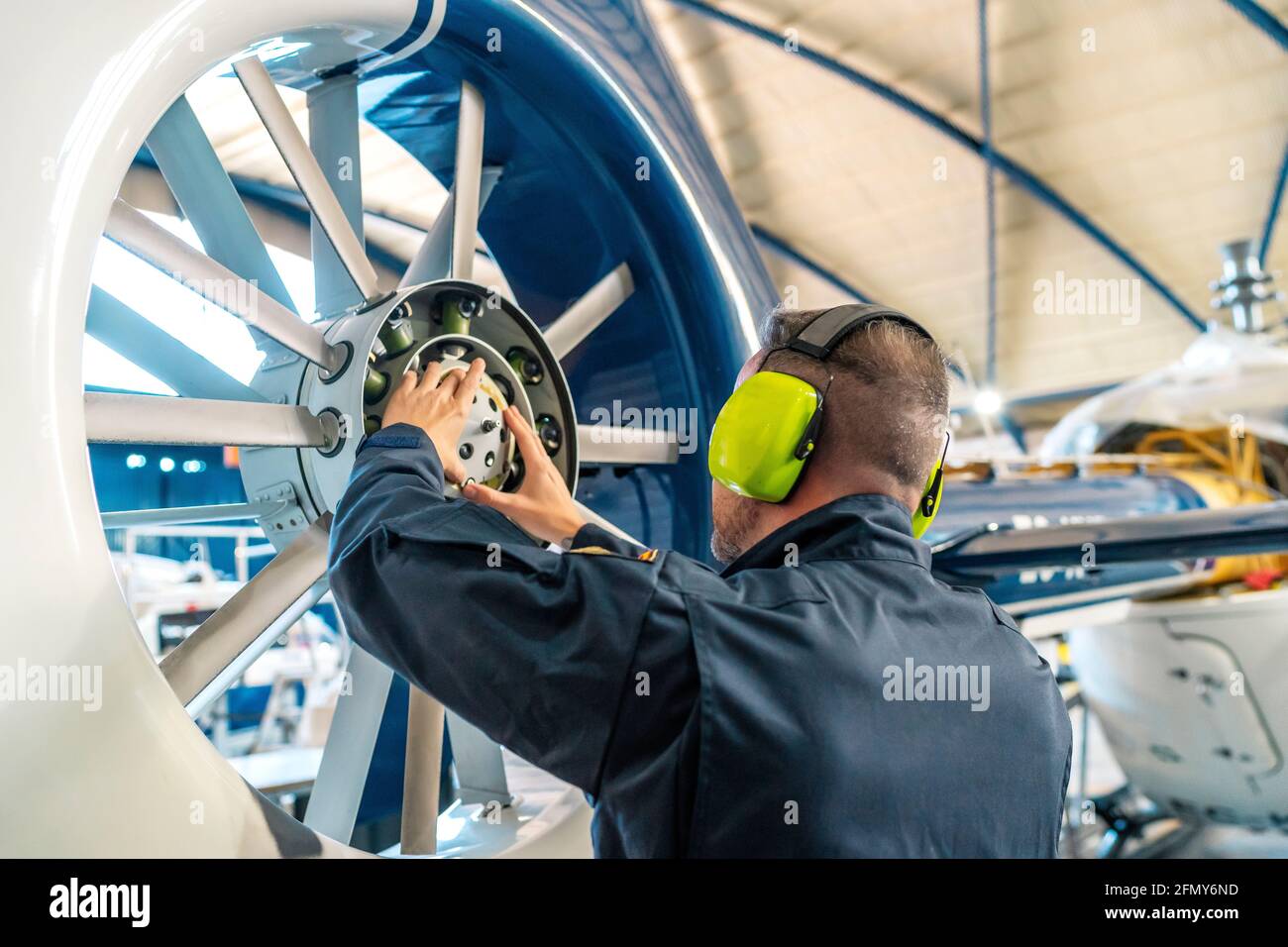 Helicopter repair hi-res stock photography and images - Alamy