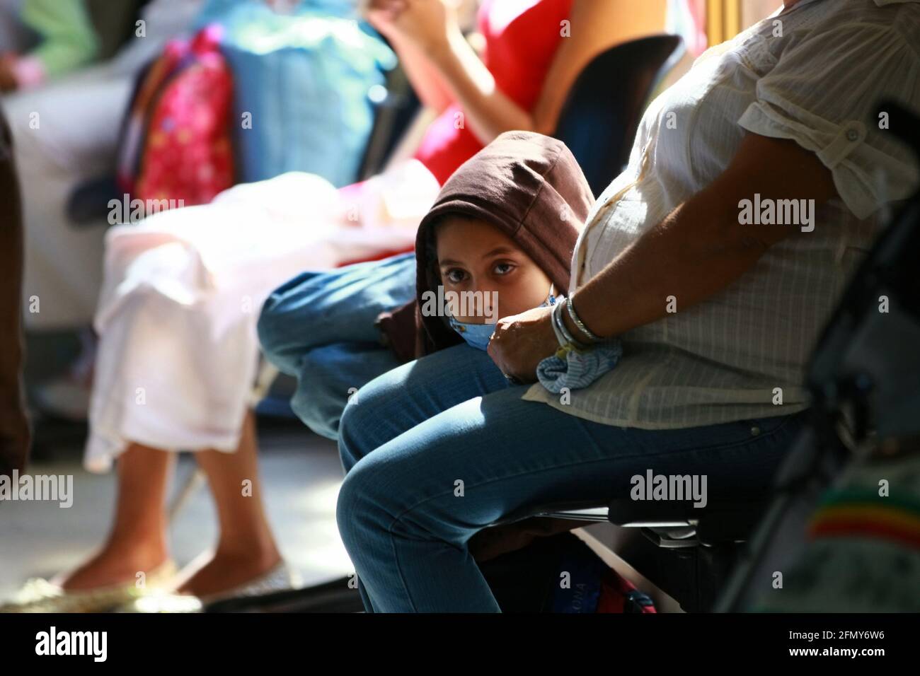 Venezuela-Maracaibo-29/11/2011- a child with cancer elaning on his ...
