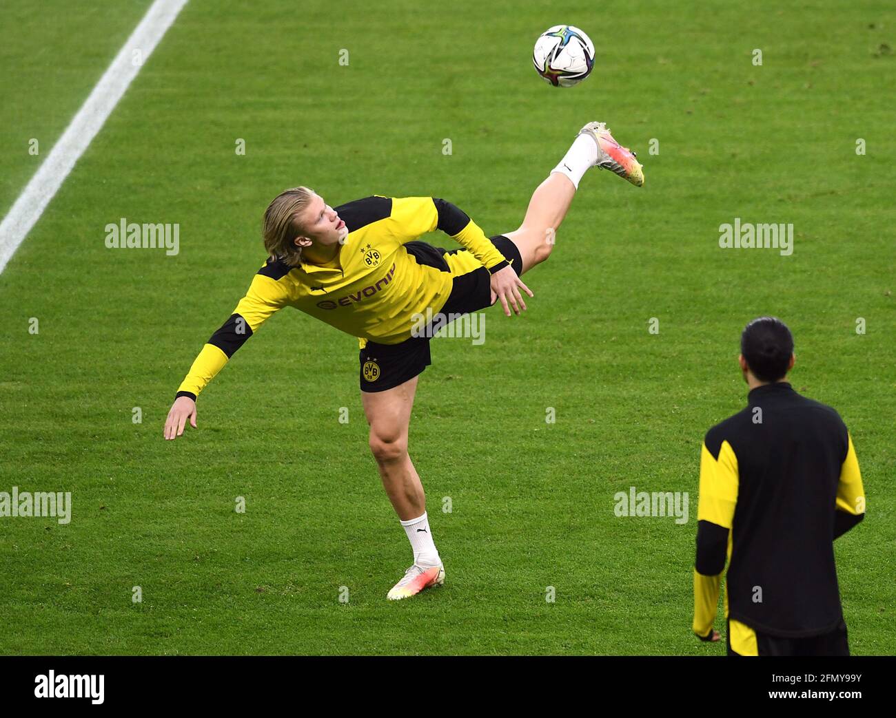 Erling haaland training hi-res stock photography and images - Alamy