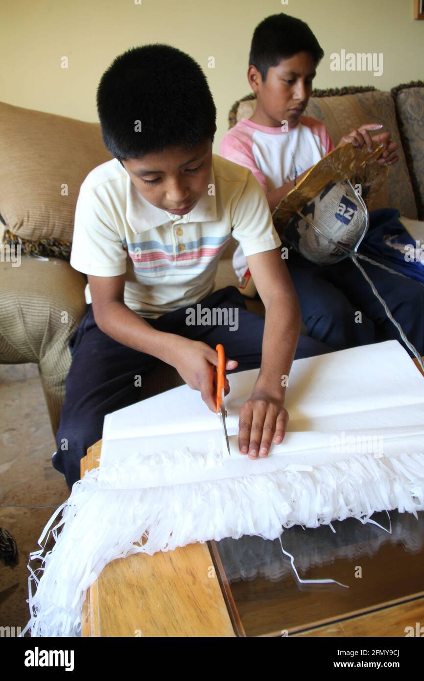 Children making paper hats Stock Photo - Alamy