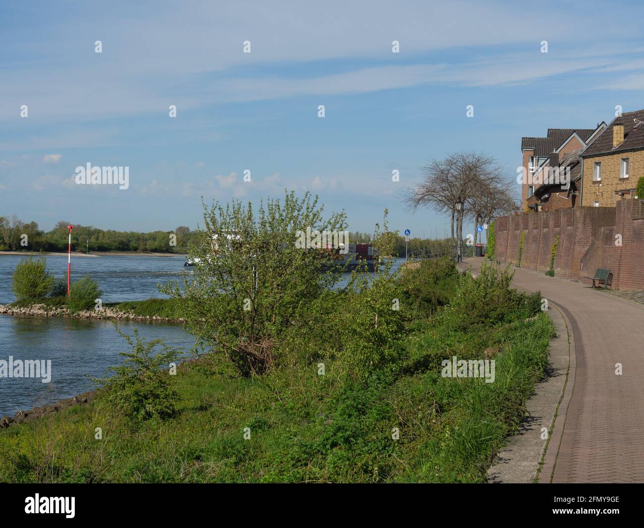the city of rees at the river rhine Stock Photo - Alamy