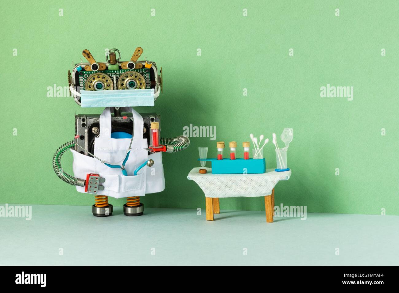 Lab sample robot hi-res stock photography and images - Alamy