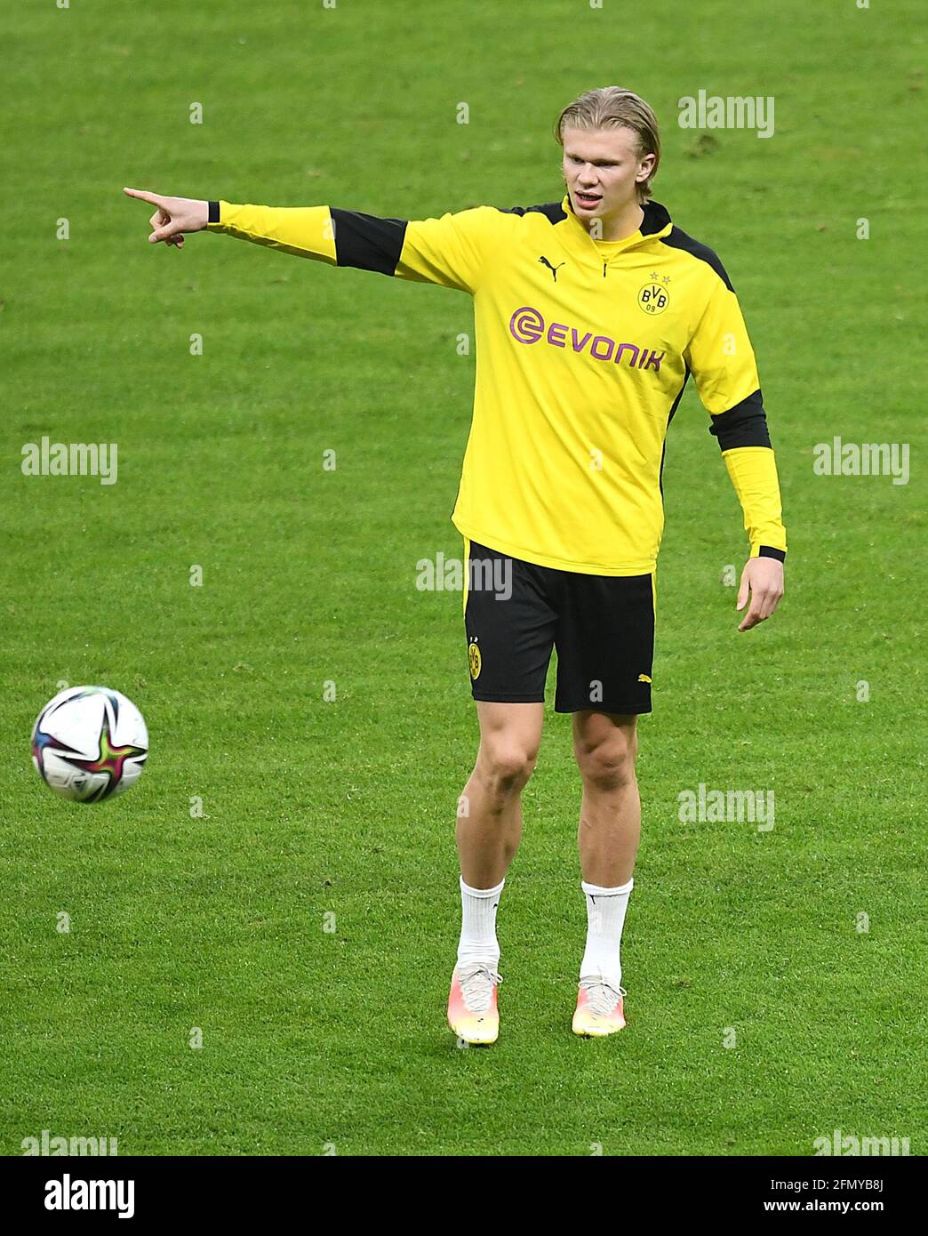Erling haaland training hi-res stock photography and images - Alamy
