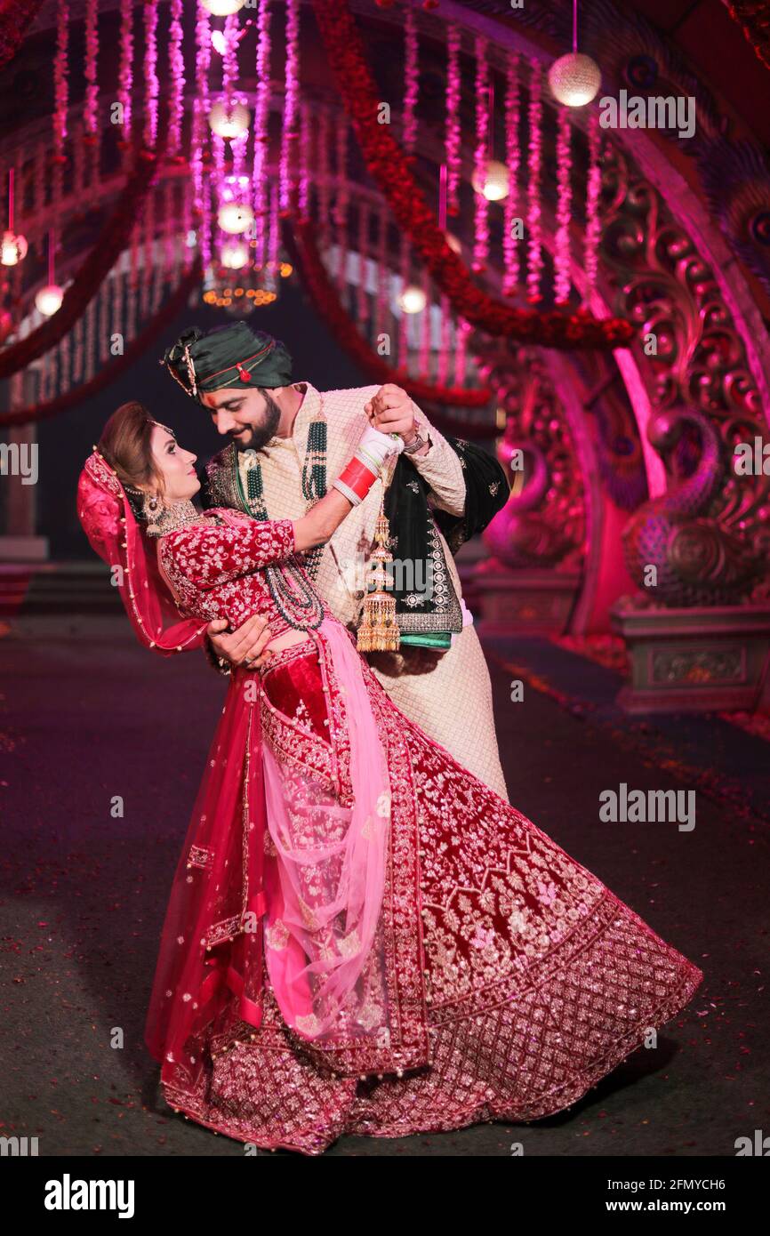 Indian Hindu Bride Wearing Traditional High Resolution Stock ...