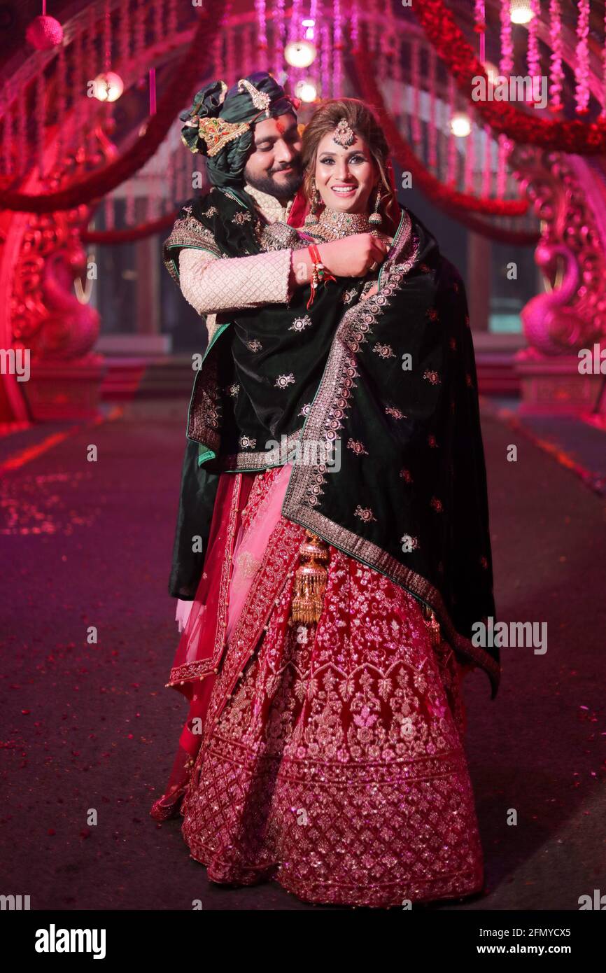Indian Hindu Bride Wearing Traditional High Resolution Stock ...