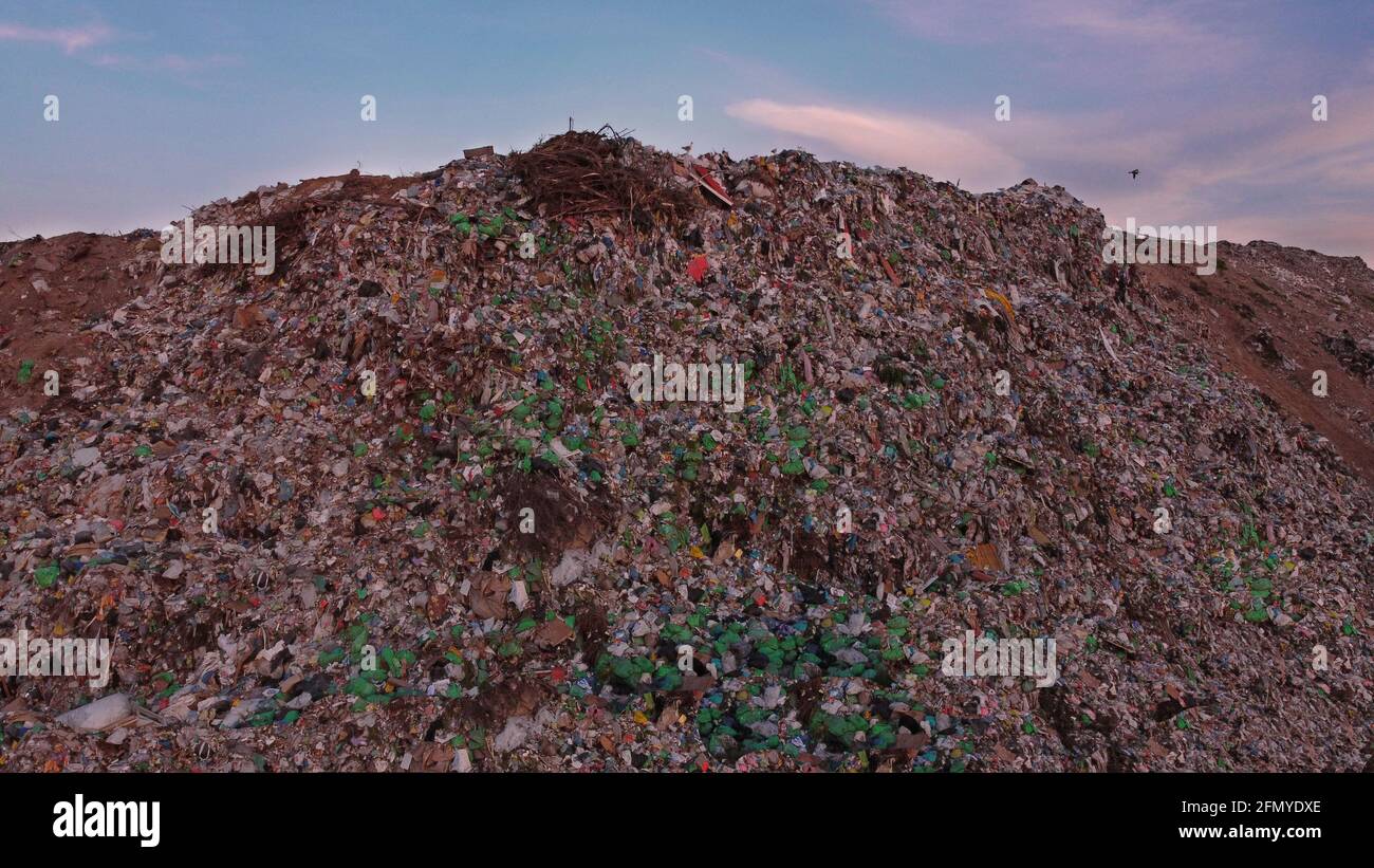 Food waste mountain hi-res stock photography and images - Alamy