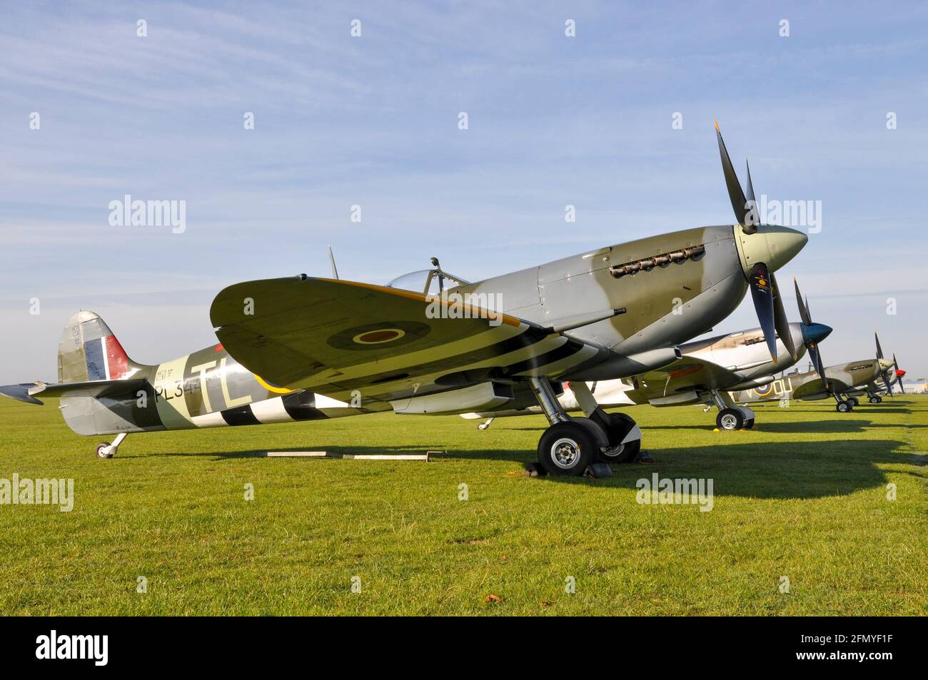 Vintage world war spitfires british hi-res stock photography and images ...