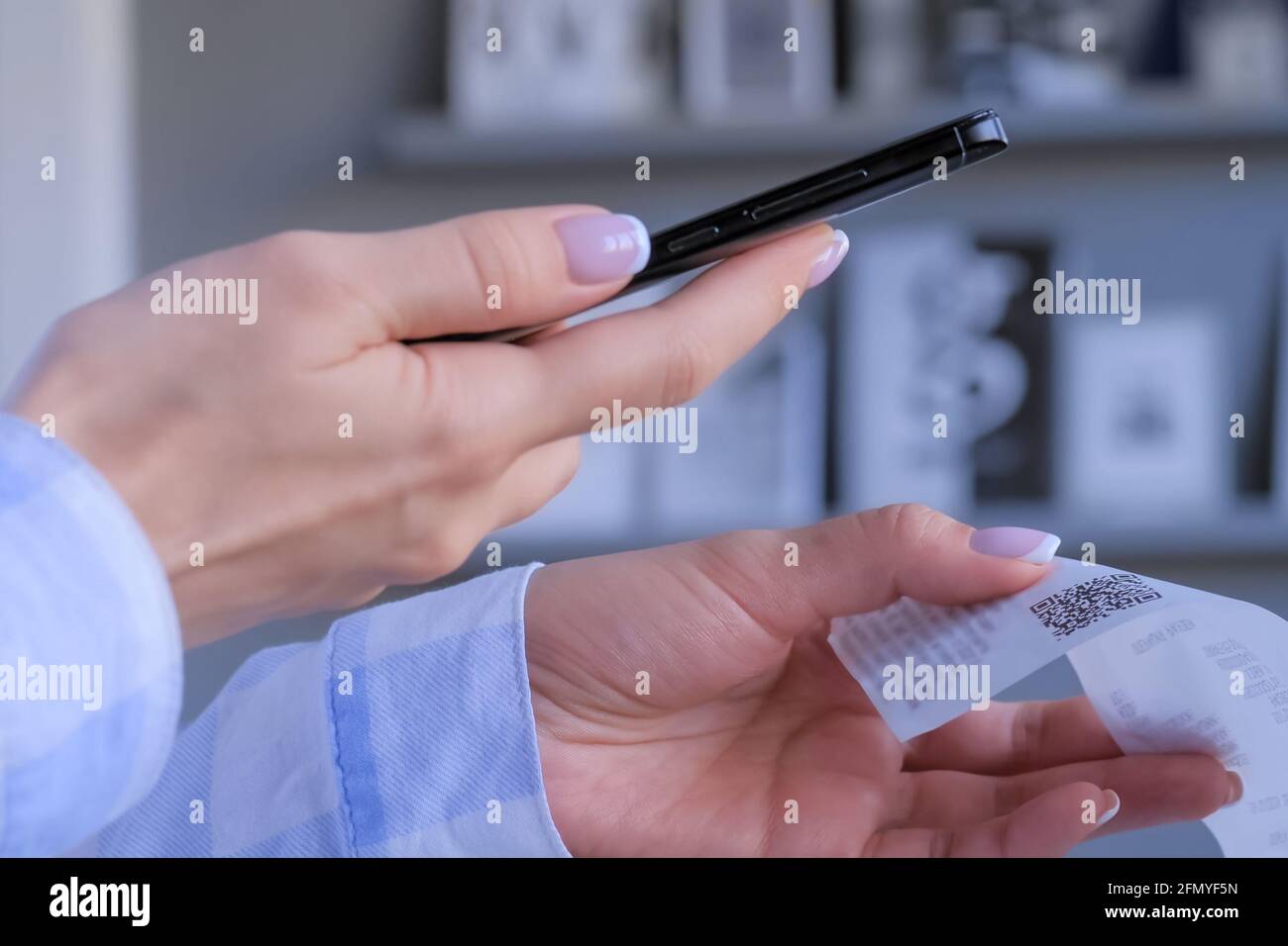 Shop receipt hi-res stock photography and images - Alamy