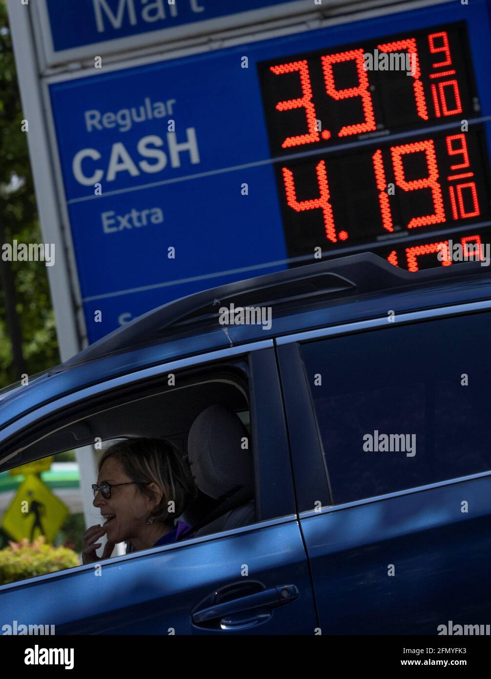 Exxon gas station in washington hi-res stock photography and images - Alamy