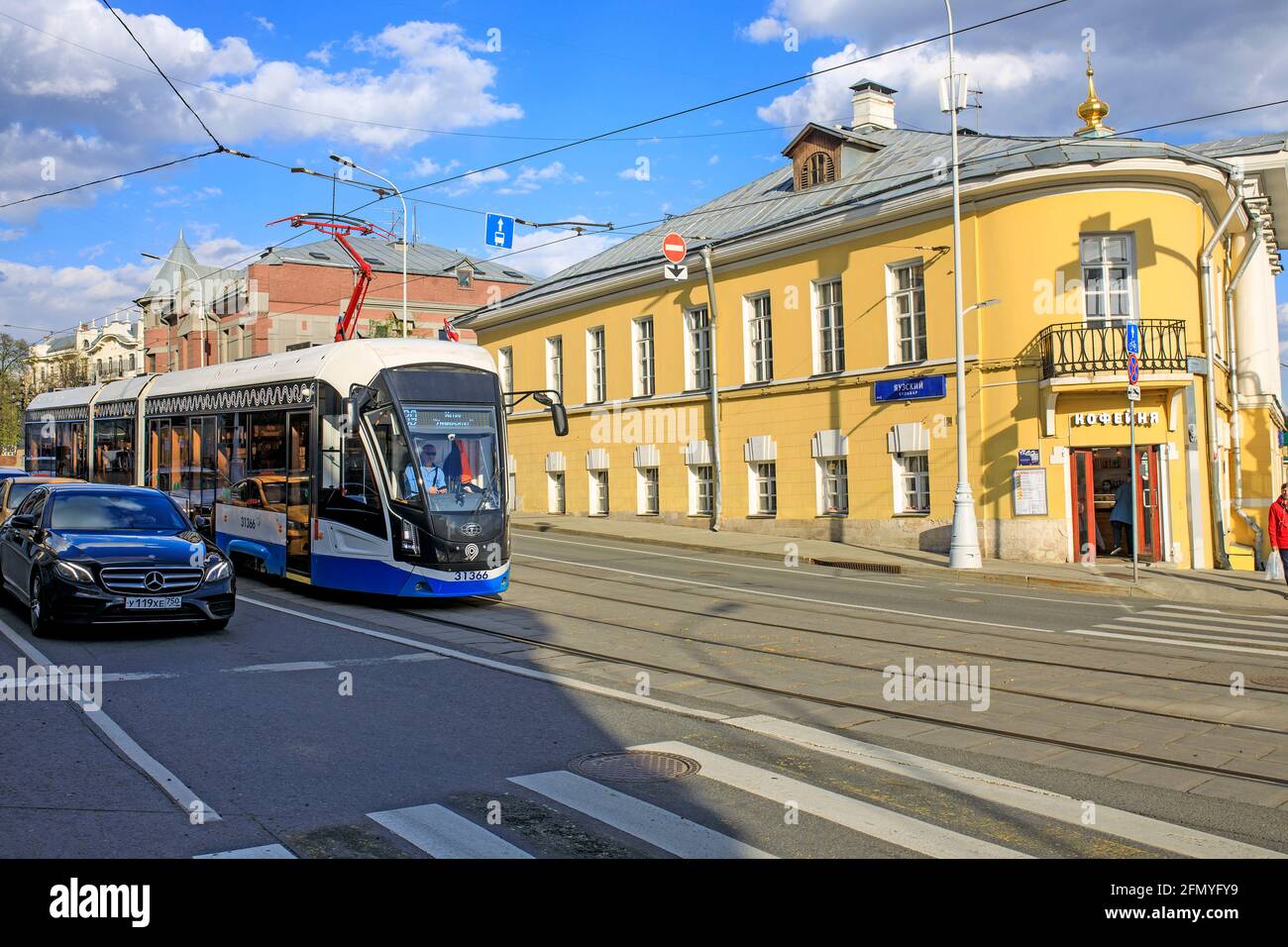 Two story tram hi-res stock photography and images - Alamy