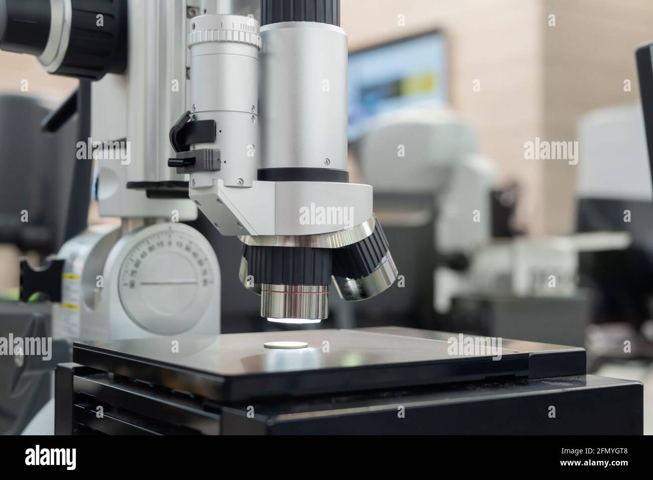 Grey microscope hi-res stock photography and images - Alamy