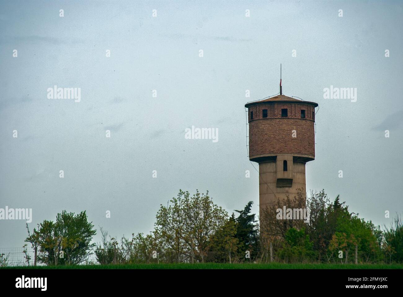 Old vintage water tower hi-res stock photography and images - Alamy