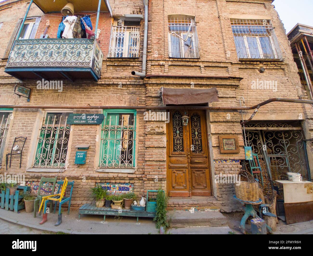 Poor and old quaters in Tbilisi capital city of Georgia Stock Photo - Alamy
