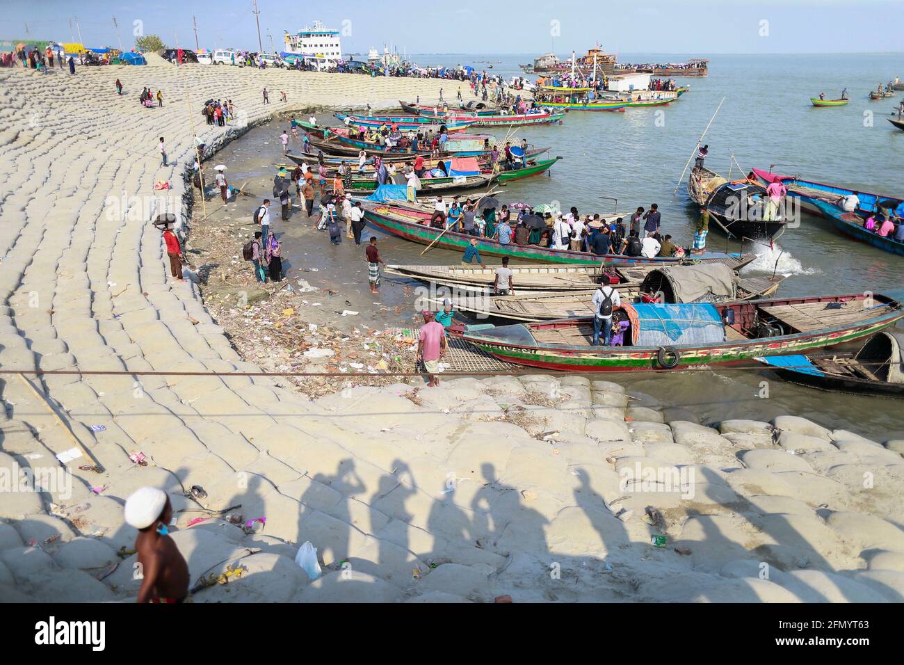Bangladeshi village boat hi-res stock photography and images - Alamy
