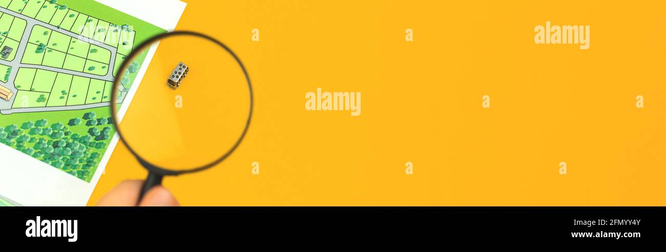 Relocation to new house concept banner with yellow background, real ...