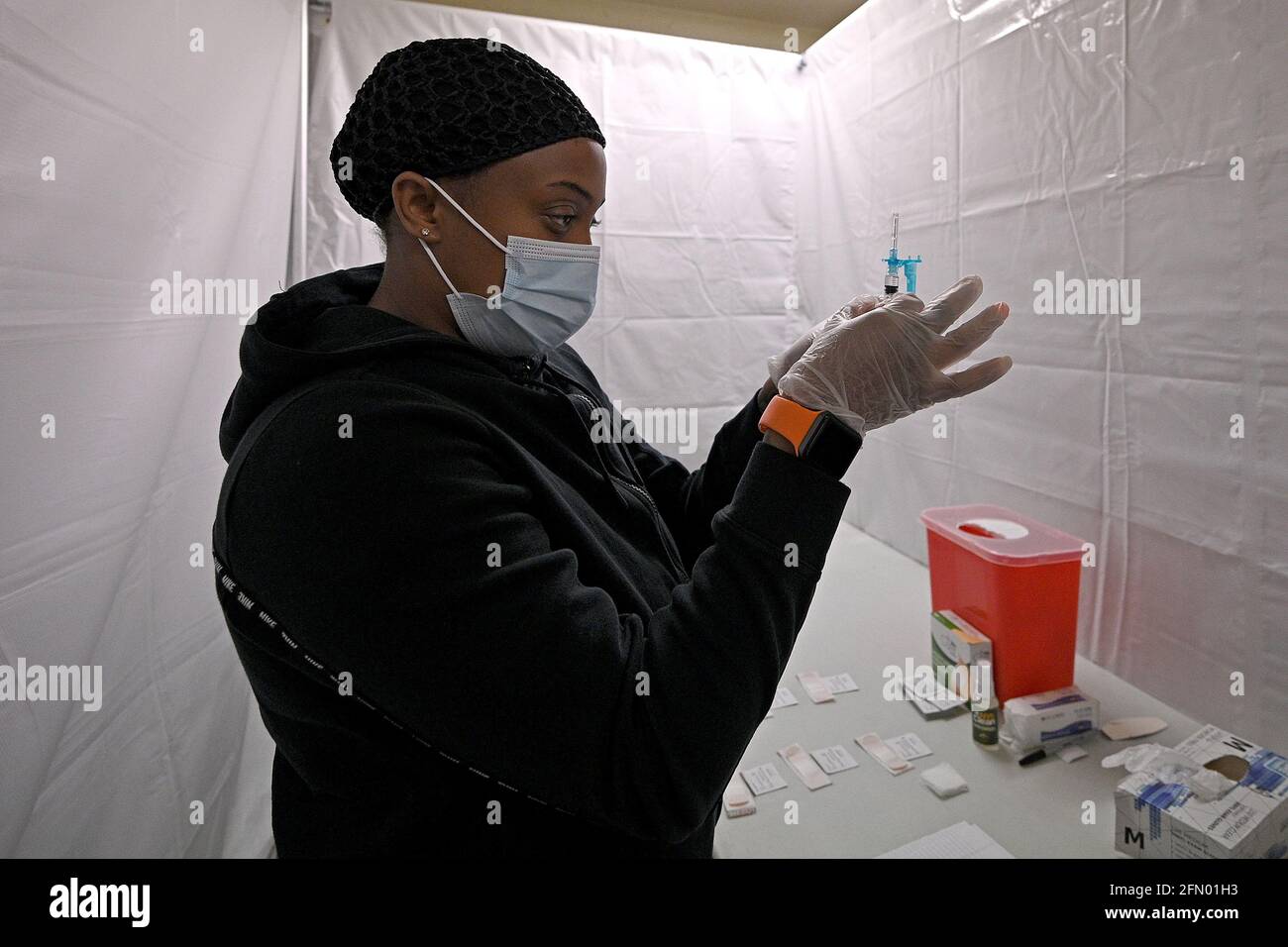 Injection stations hi-res stock photography and images - Alamy