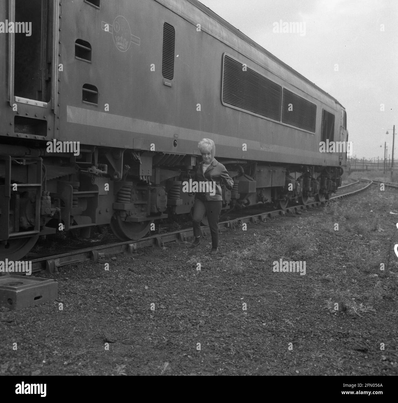 Barbara windsor 1960s hi-res stock photography and images - Alamy