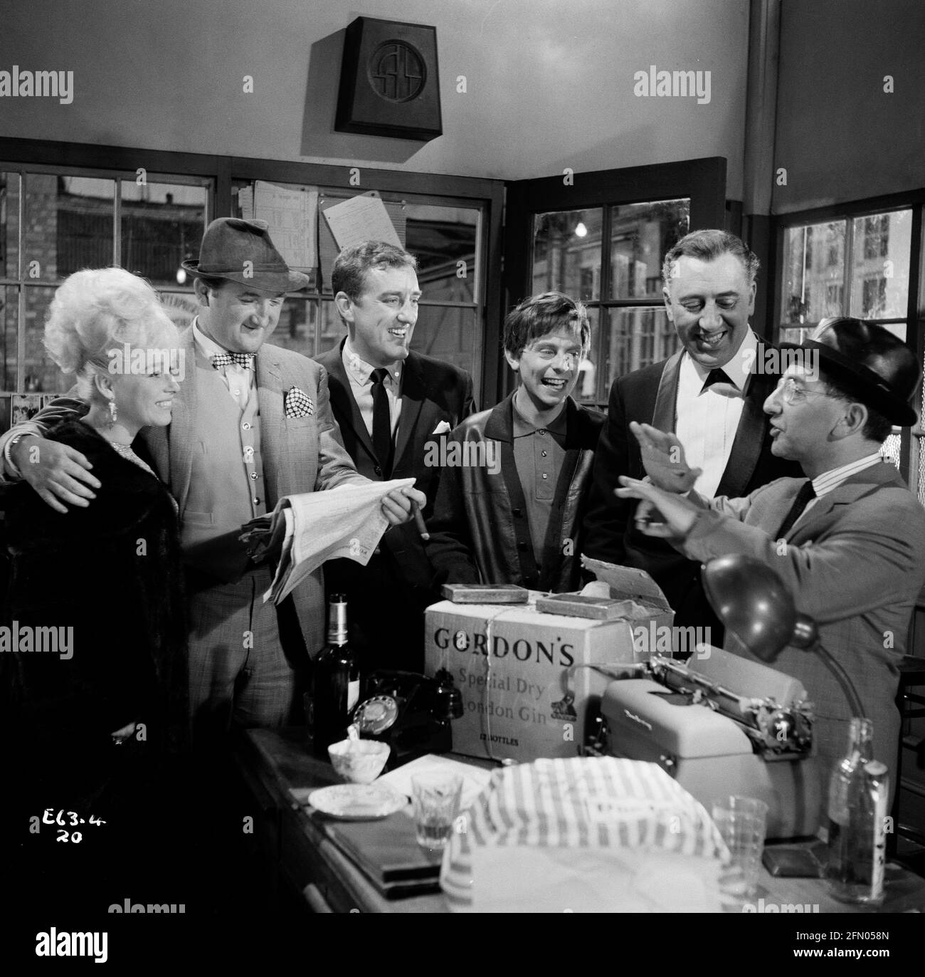 Bernard cribbins barbara windsor hi-res stock photography and images ...