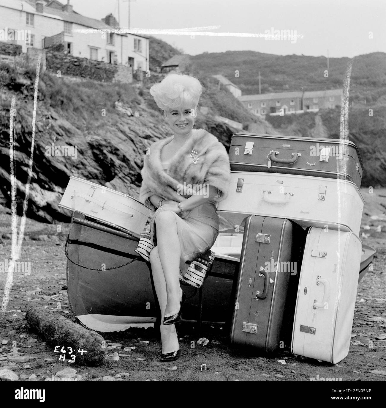 Barbara windsor 1960s hi-res stock photography and images - Alamy