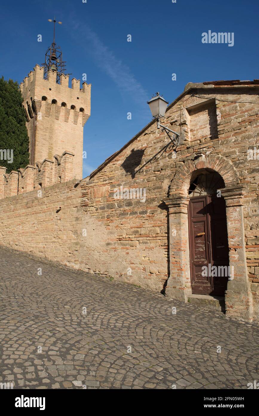 Castello medio hi-res stock photography and images - Alamy