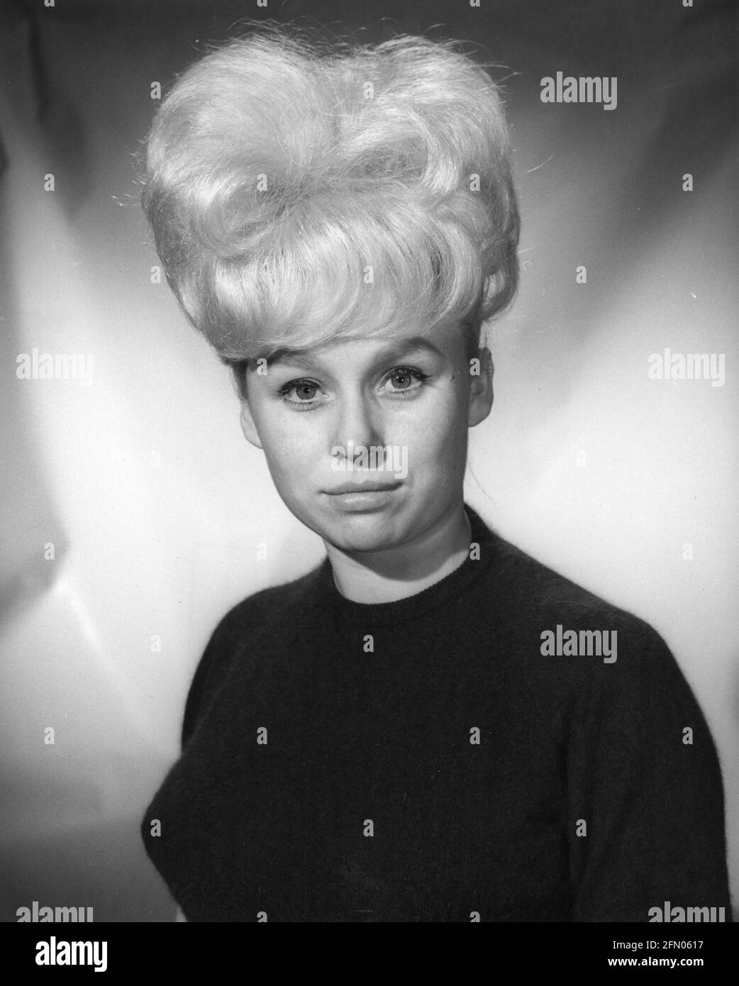 Barbara windsor 1960s hi-res stock photography and images - Alamy