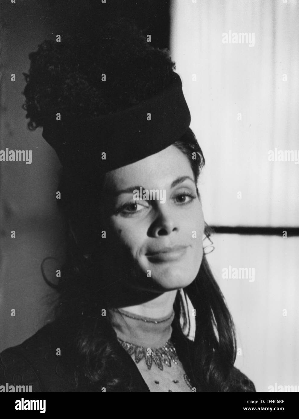 Martine beswick hi-res stock photography and images - Alamy