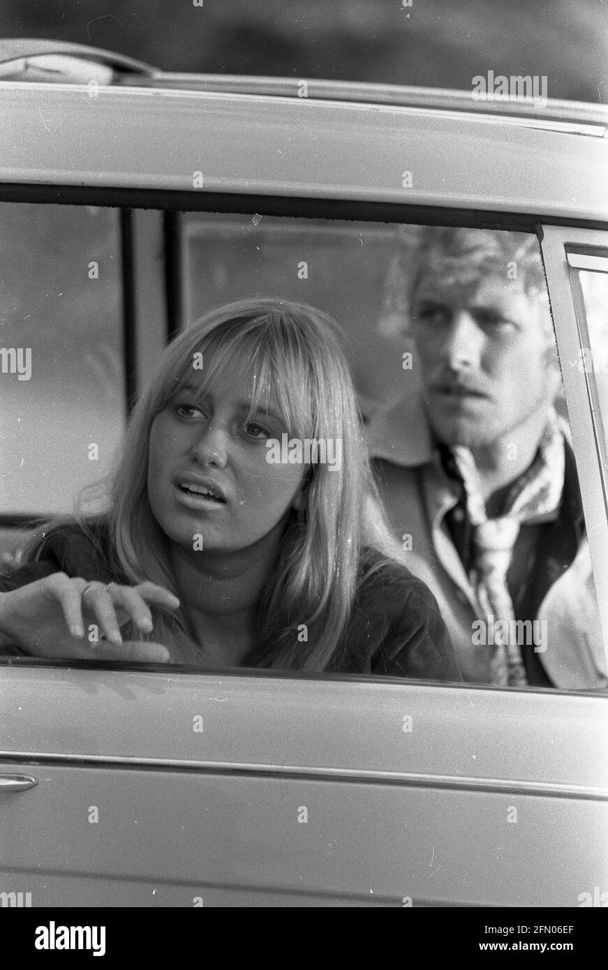 Eyewitness (1970) Susan George, Tony Bonner, Date: 1970 Stock Photo - Alamy