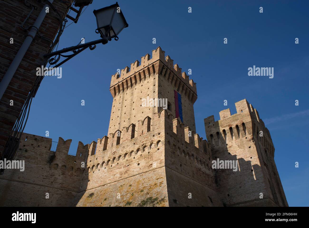 Castello medio hi-res stock photography and images - Alamy