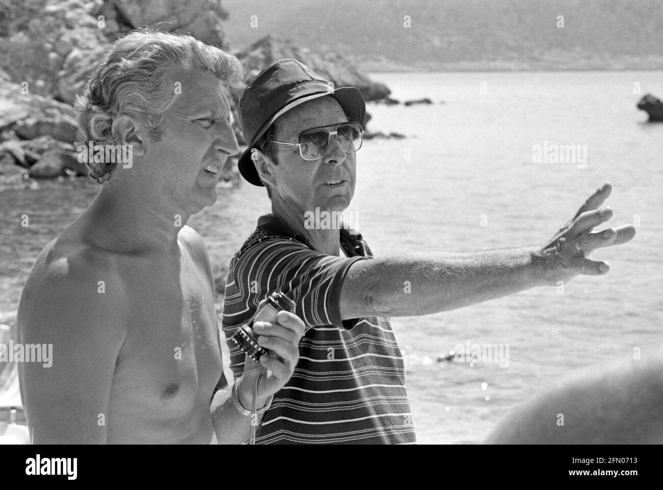Filming into the sun Black and White Stock Photos & Images - Alamy