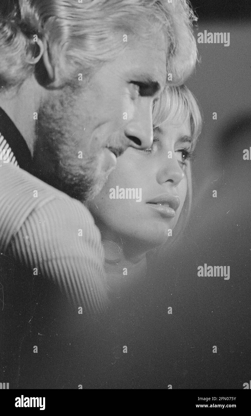 Eyewitness (1970) Susan George, Tony Bonner, Date: 1970 Stock Photo - Alamy