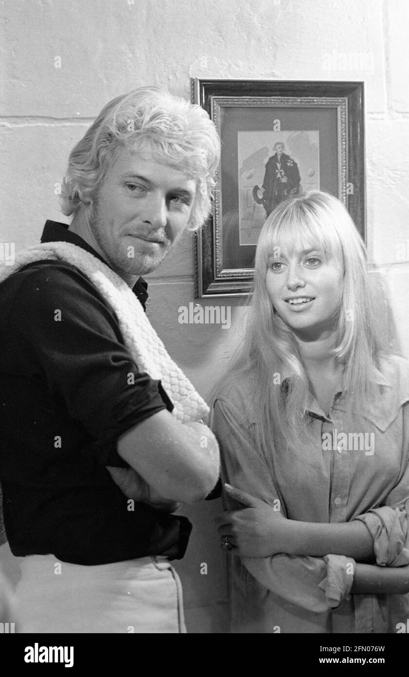 Eyewitness (1970) Susan George, Tony Bonner, Date: 1970 Stock Photo - Alamy