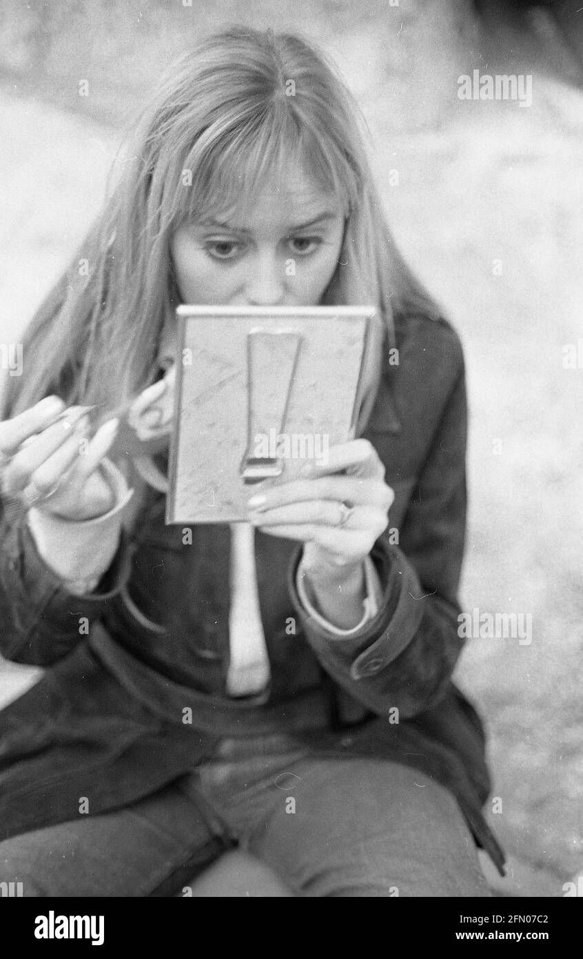 Eyewitness (1970) Susan George, Date: 1970 Stock Photo - Alamy