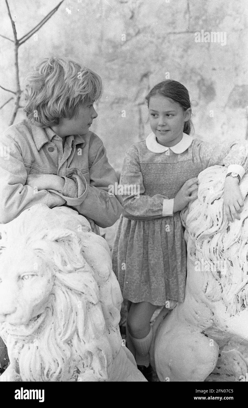 Eyewitness mark lester 1970 hi-res stock photography and images - Alamy