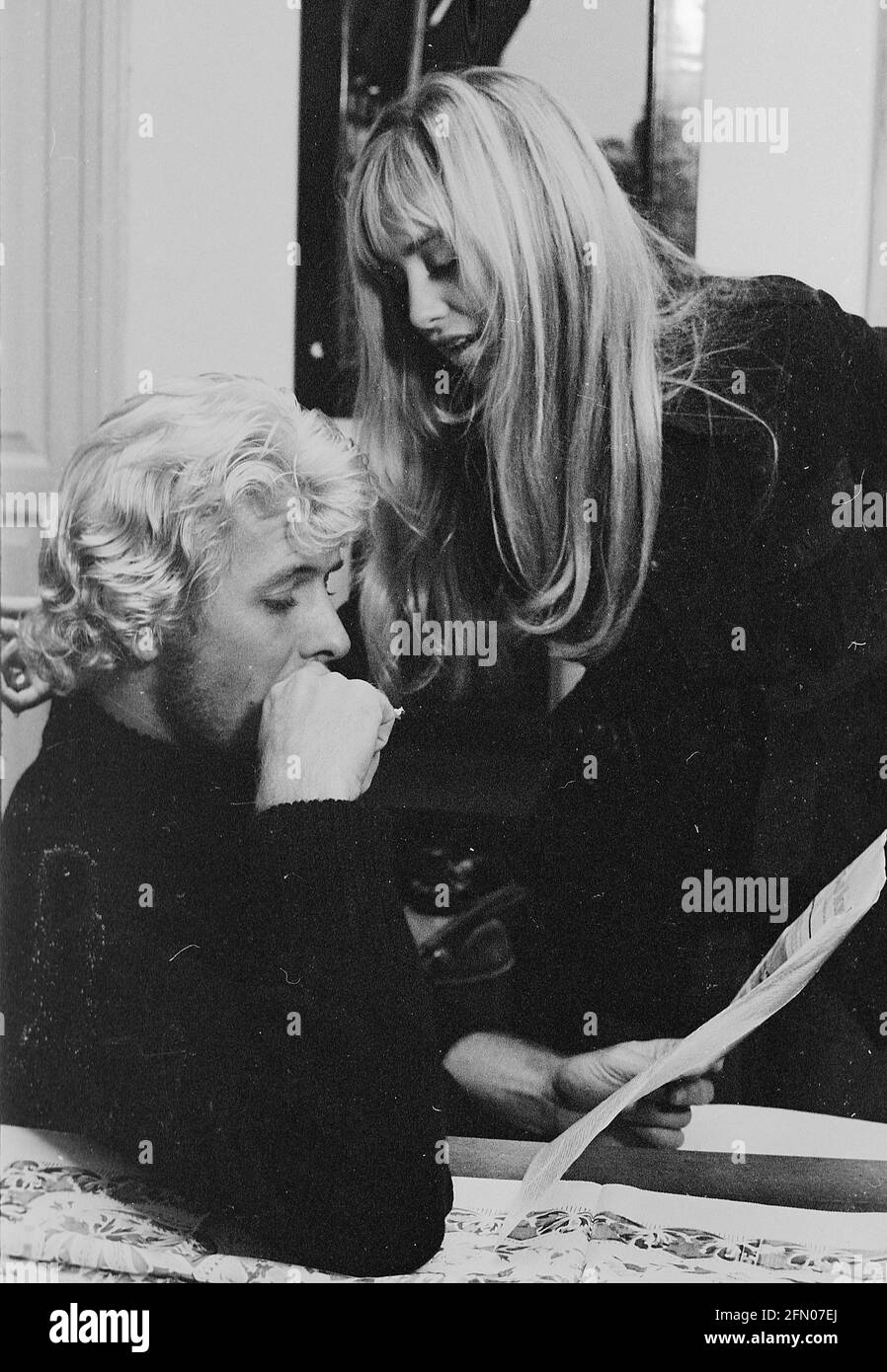 Eyewitness (1970) Susan George, Tony Bonner, Date: 1970 Stock Photo - Alamy