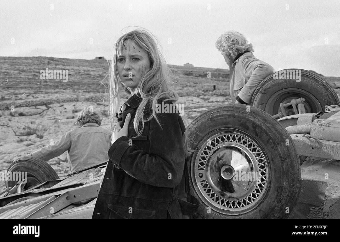 Eyewitness (1970) Susan George, Tony Bonner, Date: 1970 Stock Photo - Alamy