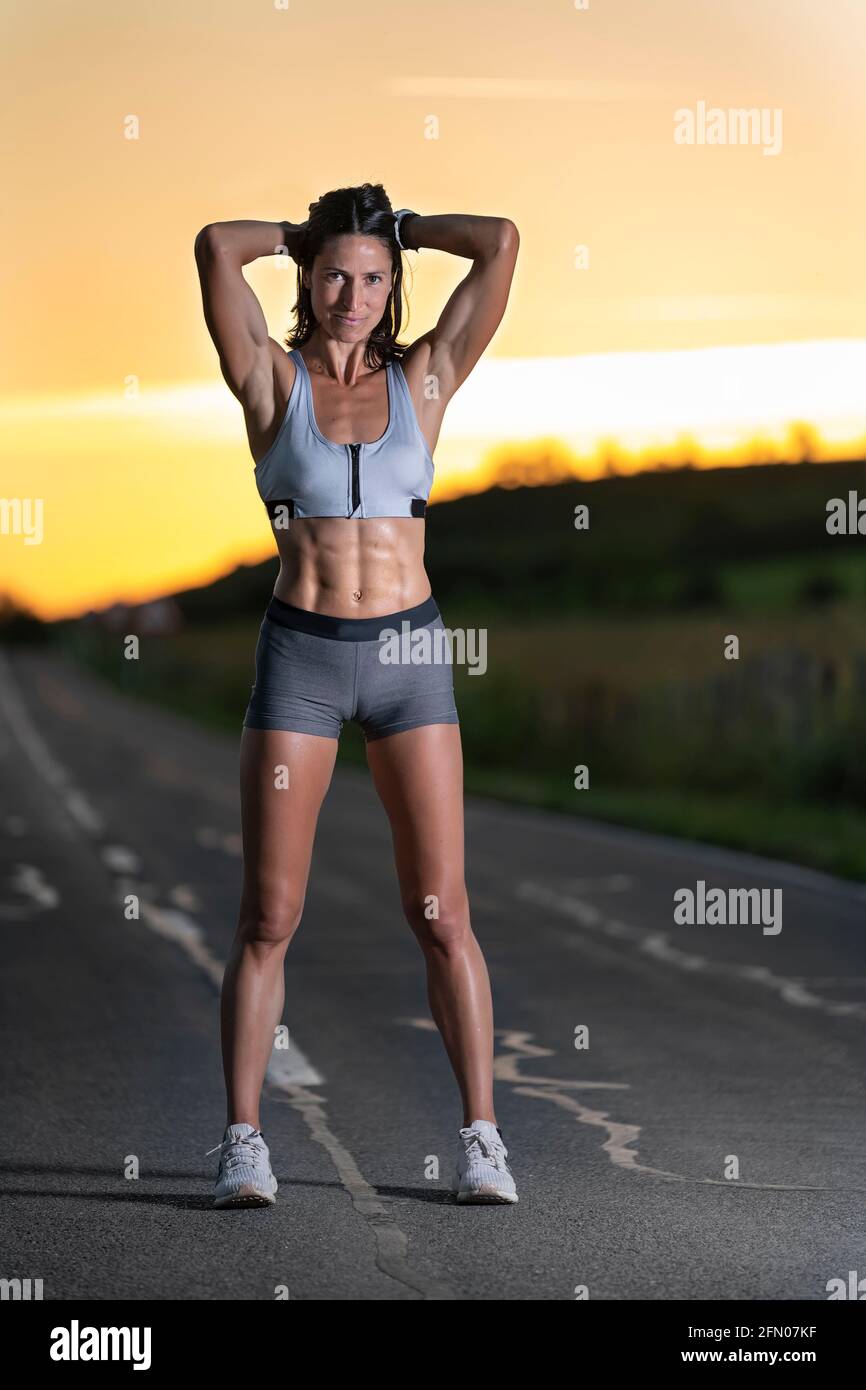 Girl athlete posing, sport is her healthy lifestyle Stock Photo - Alamy