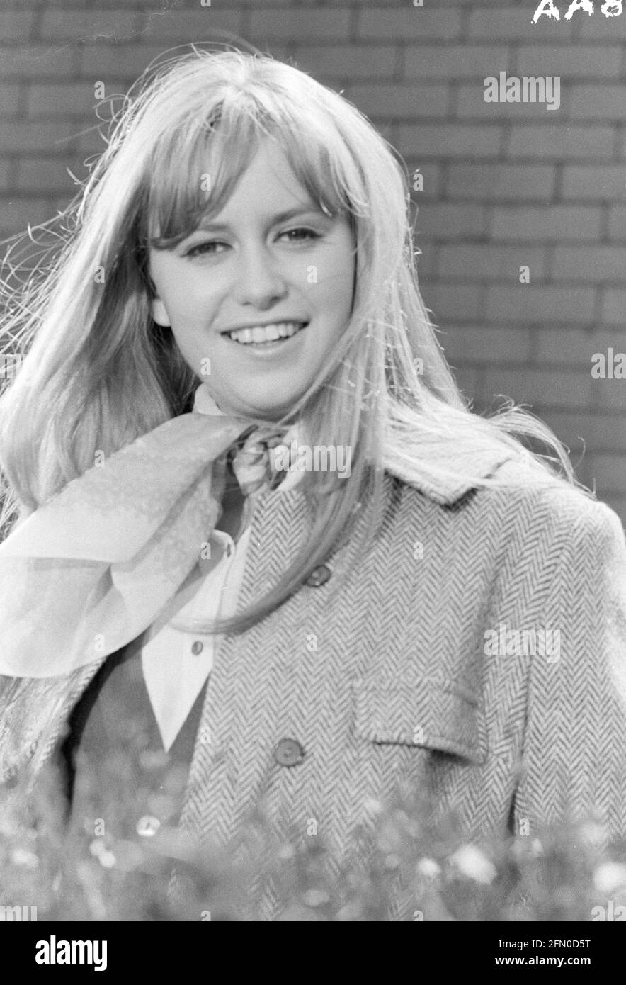 Susan george 1960s hi-res stock photography and images - Alamy