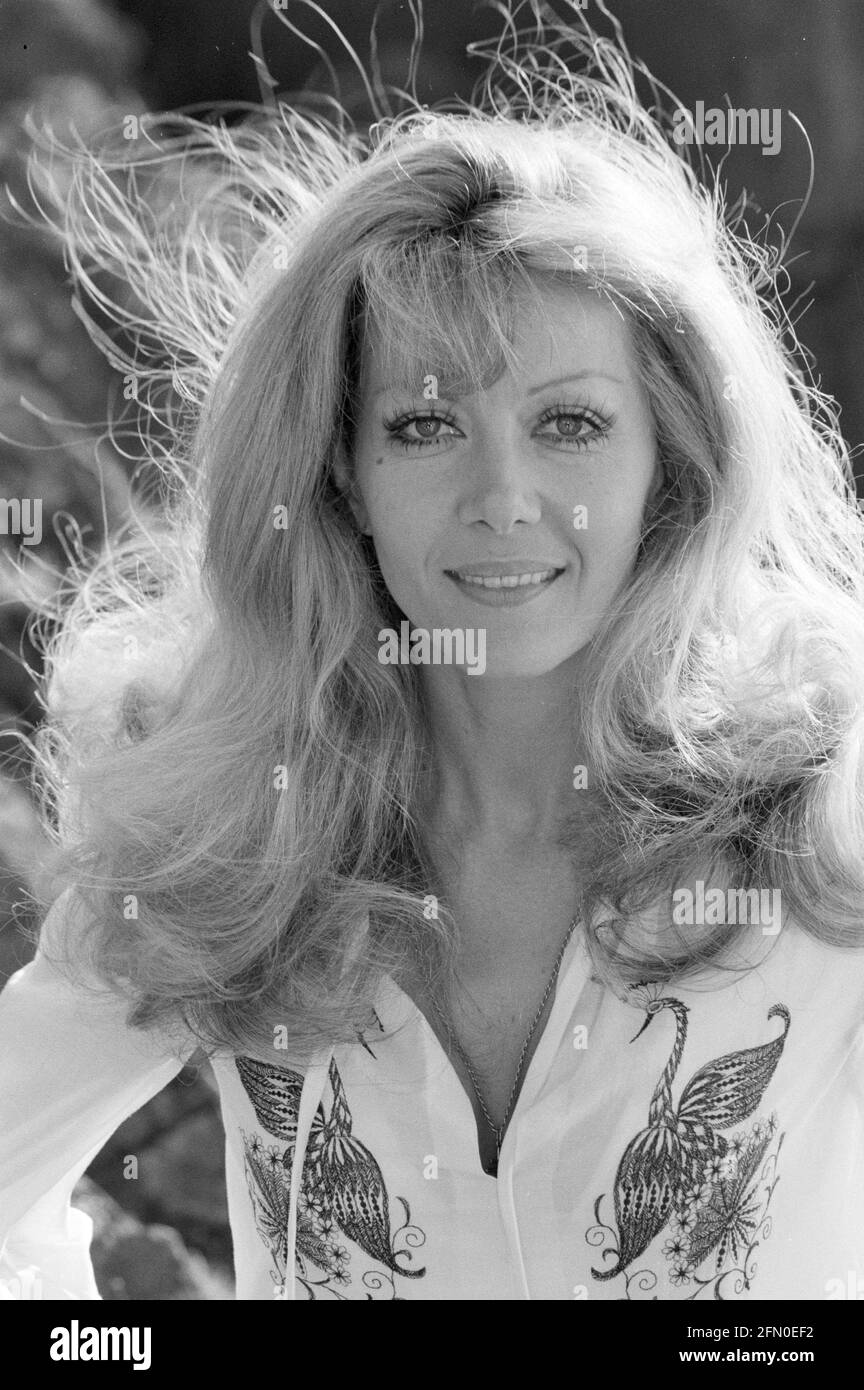 Ingrid pitt hi-res stock photography and images - Alamy