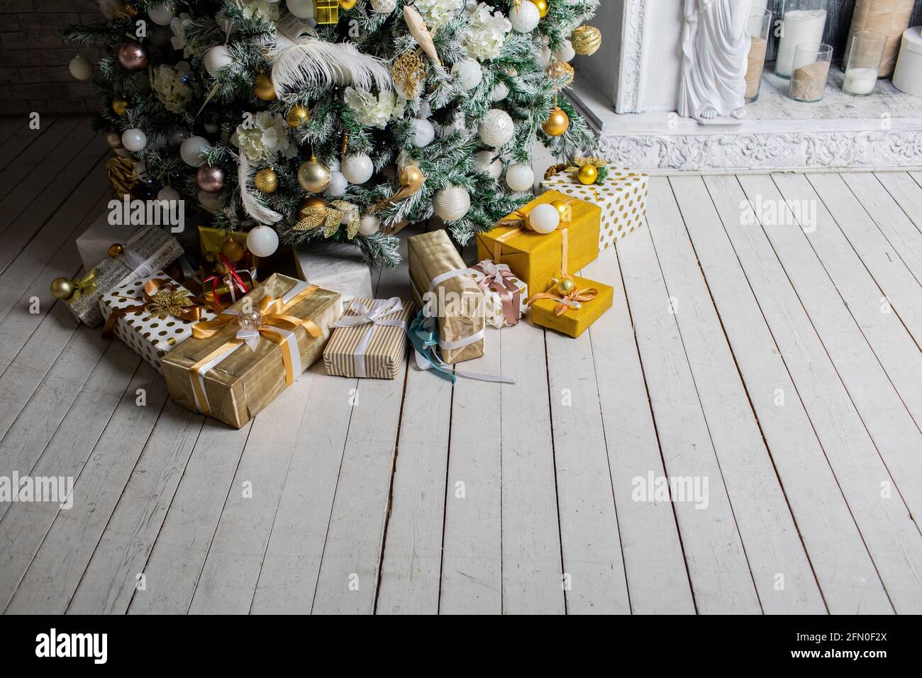 Vintage toys under christmas tree hi-res stock photography and images ...
