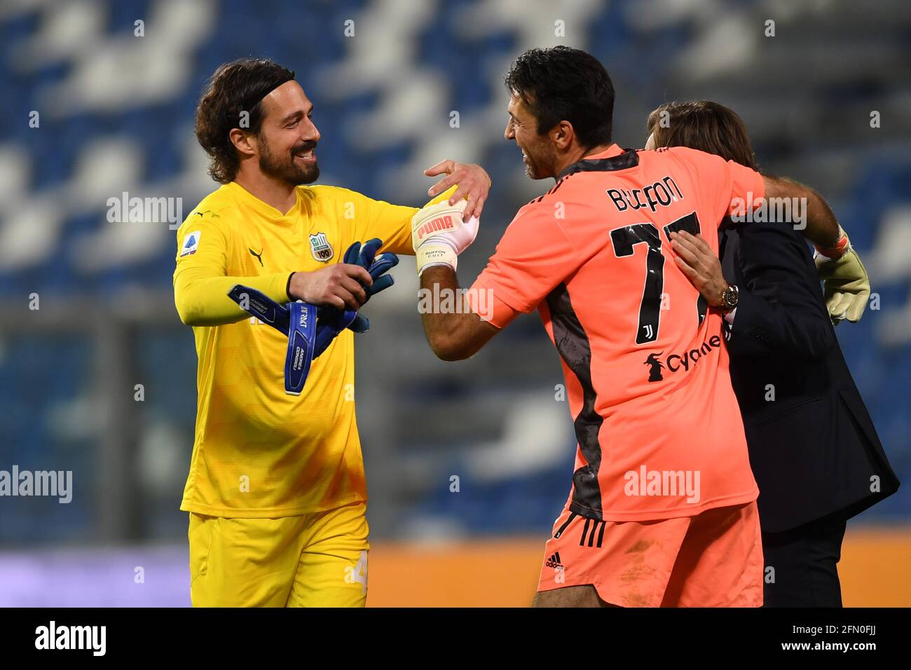 Gianluigi buffon and andrea pirlo hi-res stock photography and images ...