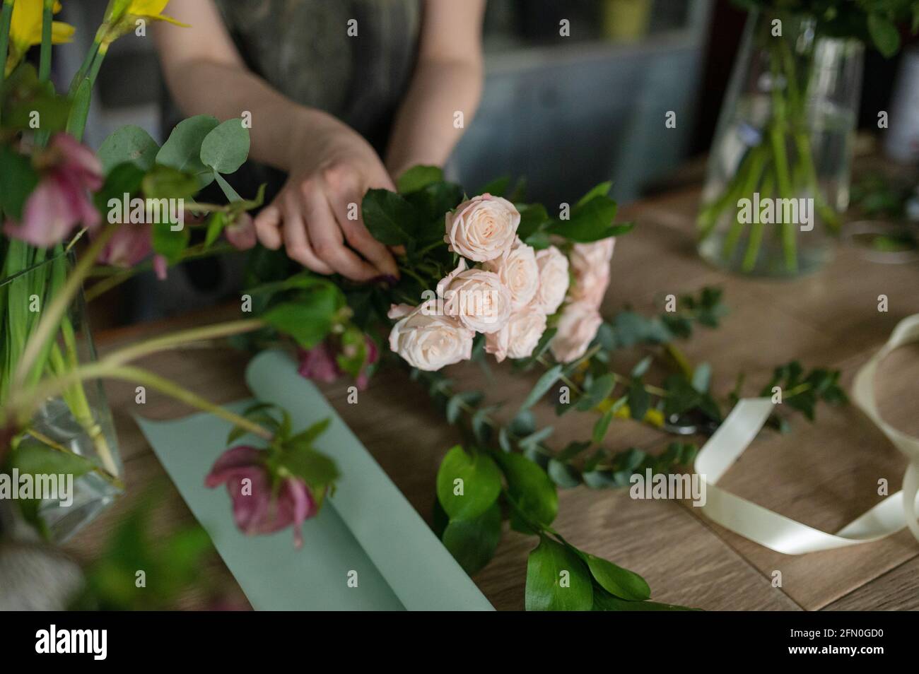 Florist girl makes a bouquet. Flower shop Stock Photo - Alamy