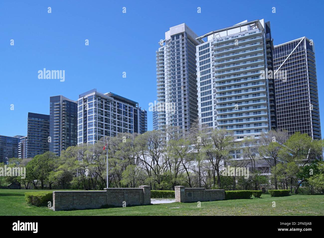 High rise building group hi-res stock photography and images - Alamy