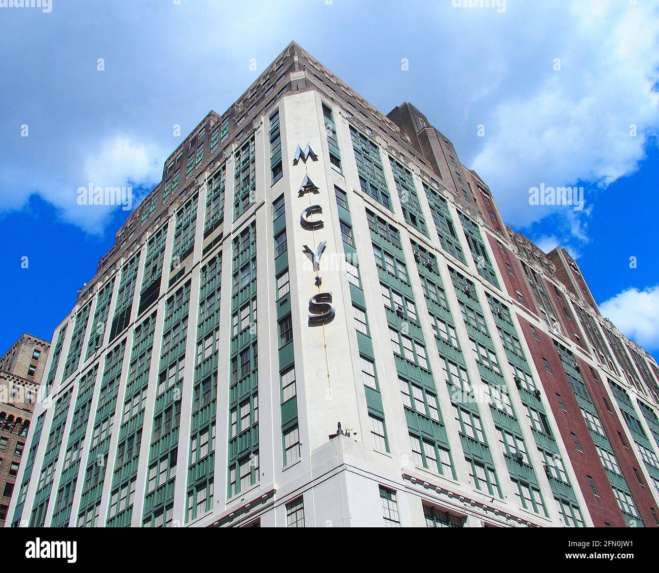 Flagship herald square hi-res stock photography and images - Alamy