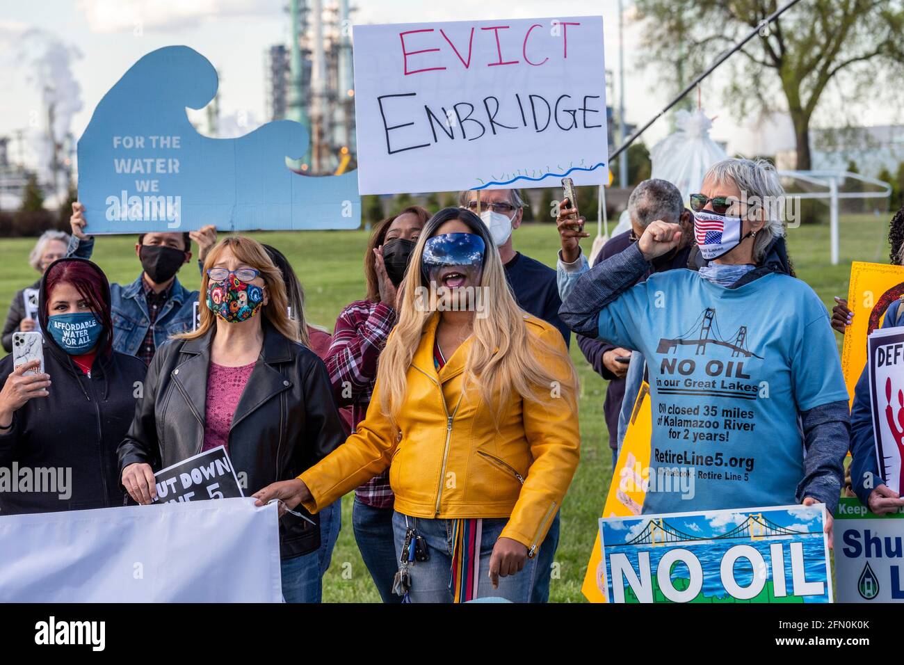 Native american environmental activists hi-res stock photography and ...