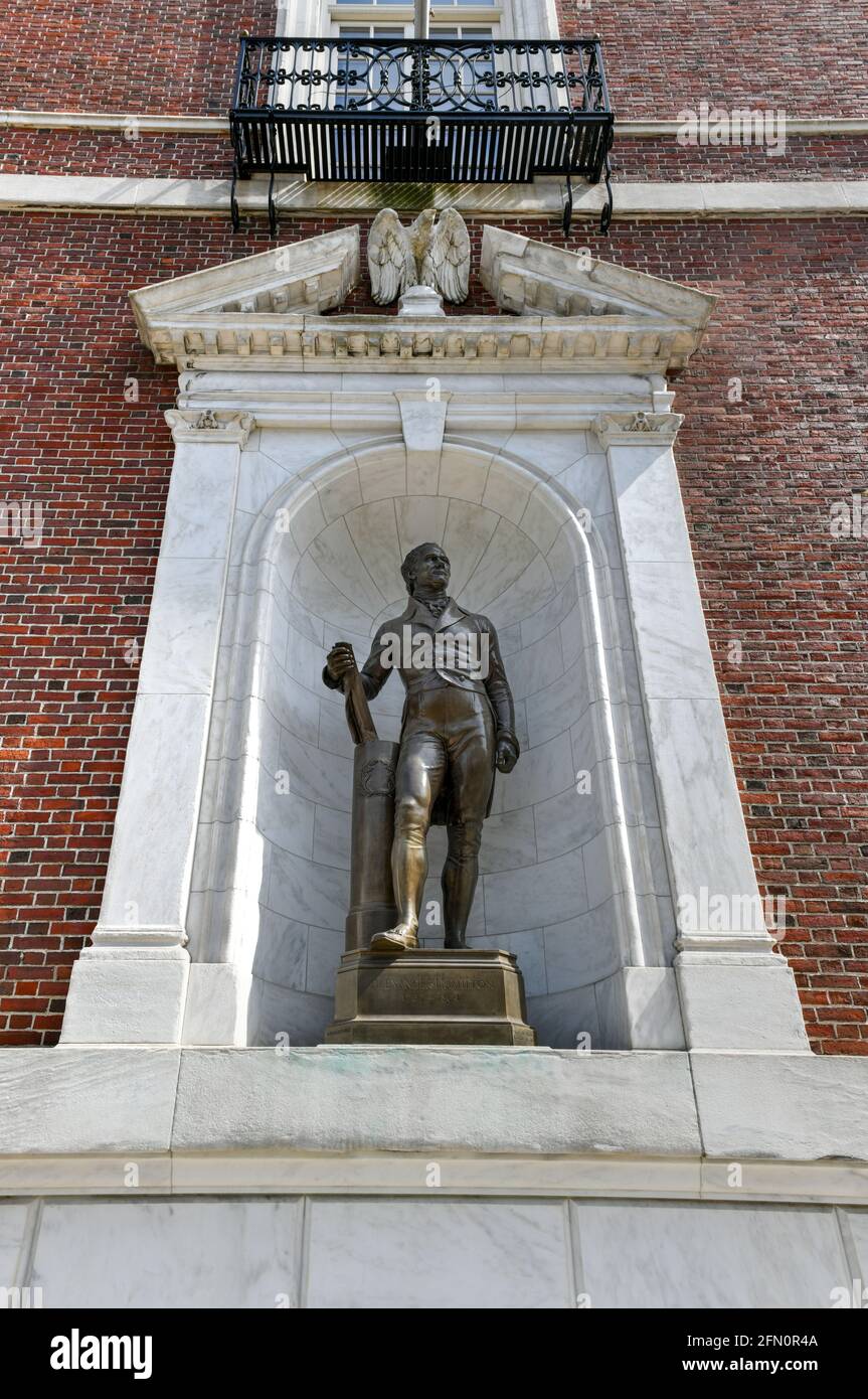 Alexander Hamilton statue at the entrance to the Museum of the City of ...