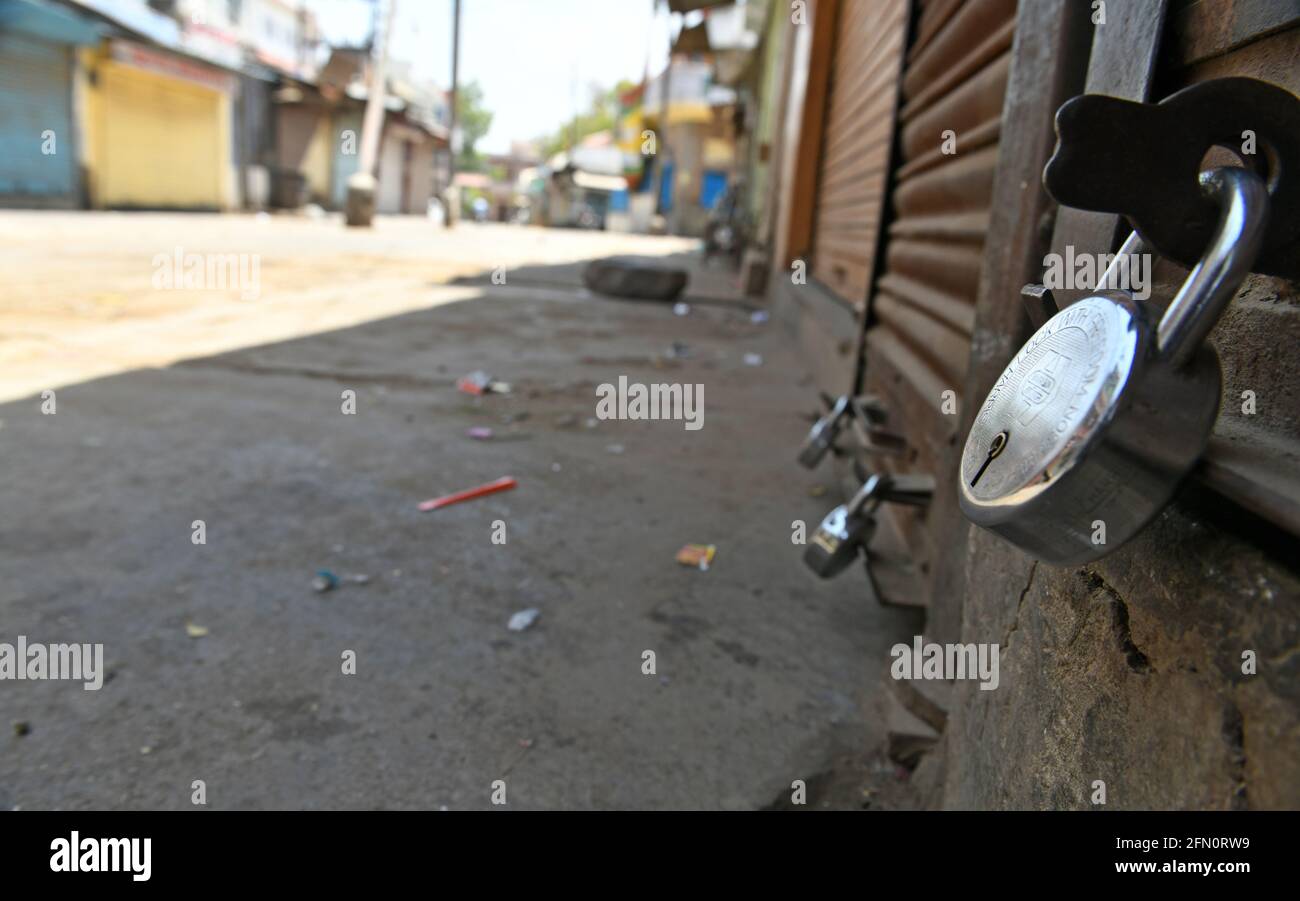 Lockdown india shops closed hi-res stock photography and images - Alamy