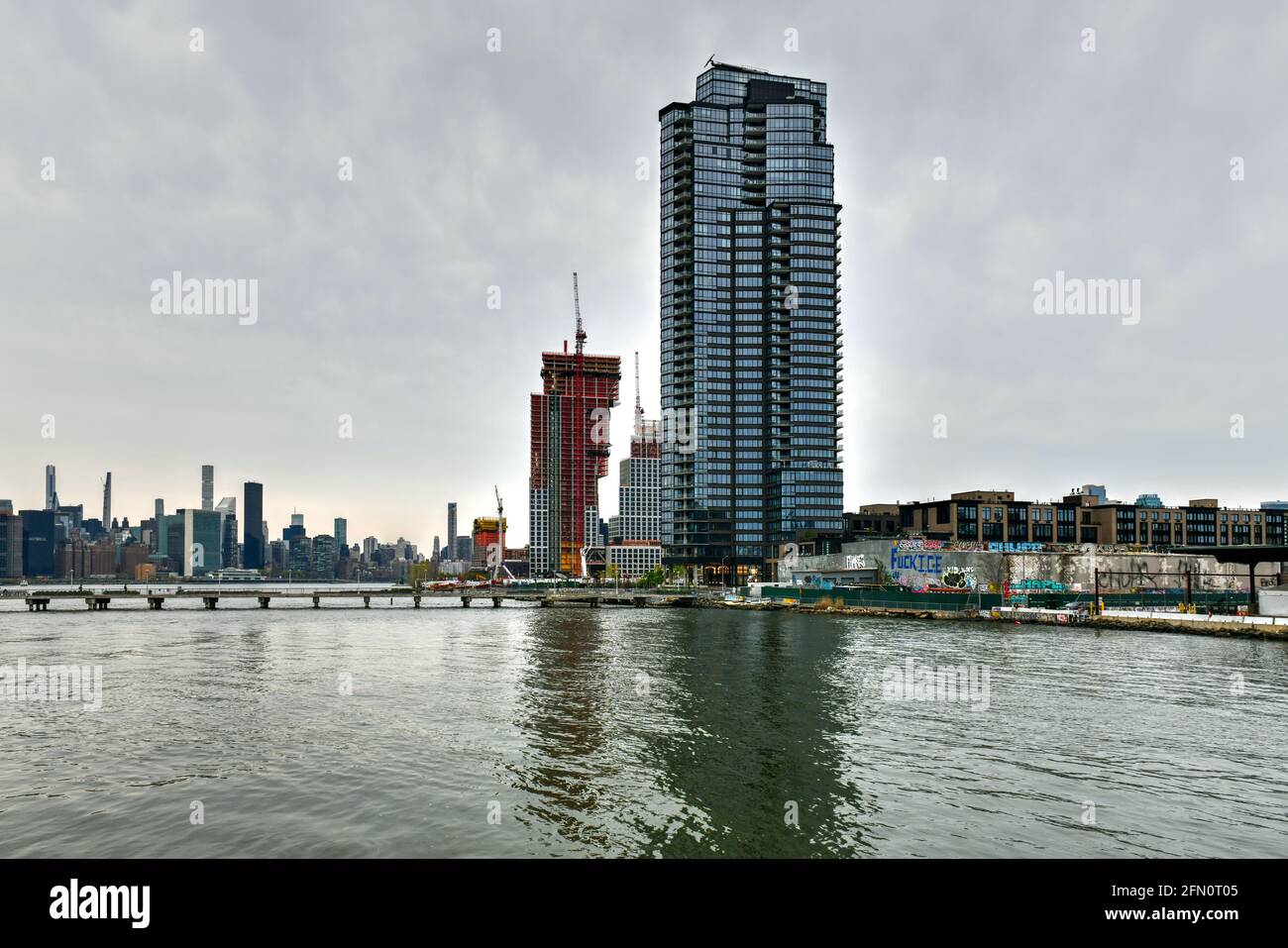 View manhattan from greenpoint brooklyn hi-res stock photography and ...